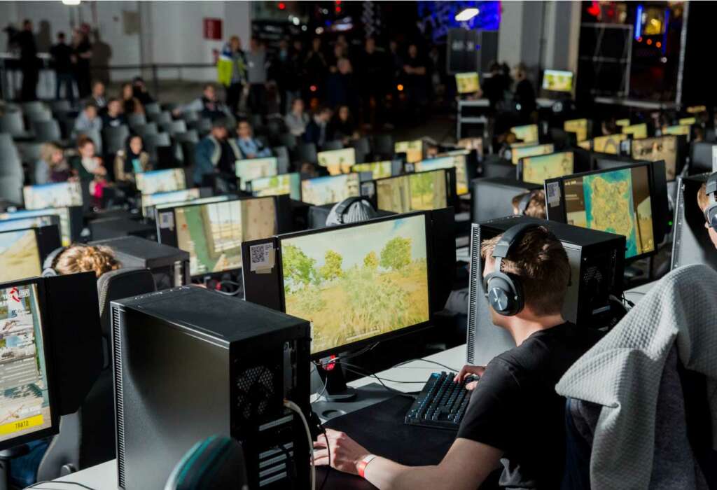Pako call & gaming centers - Artmotion